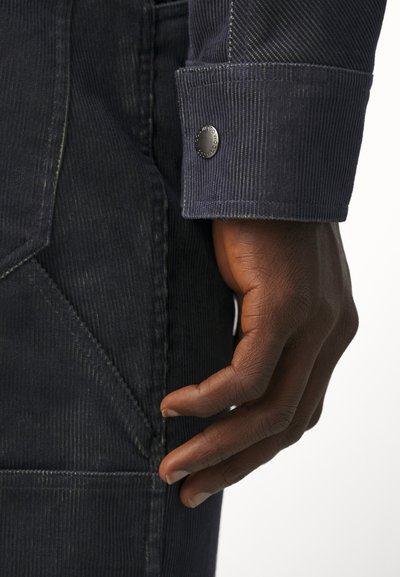 Wood Wood TWISTED SEAM CHORE JACKET - Veste légère - envy green/blue ...