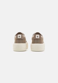 Converse CHUCK TAYLOR ALL STAR CRUISE - Tenisky - mud mask/egret/white ...
