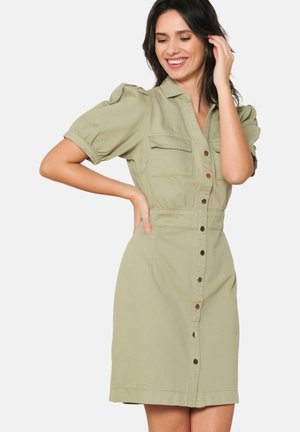 Cache Cache AUSGESTELLTES MIT GÜRTEL - Vestido camisero - vert/verde ...