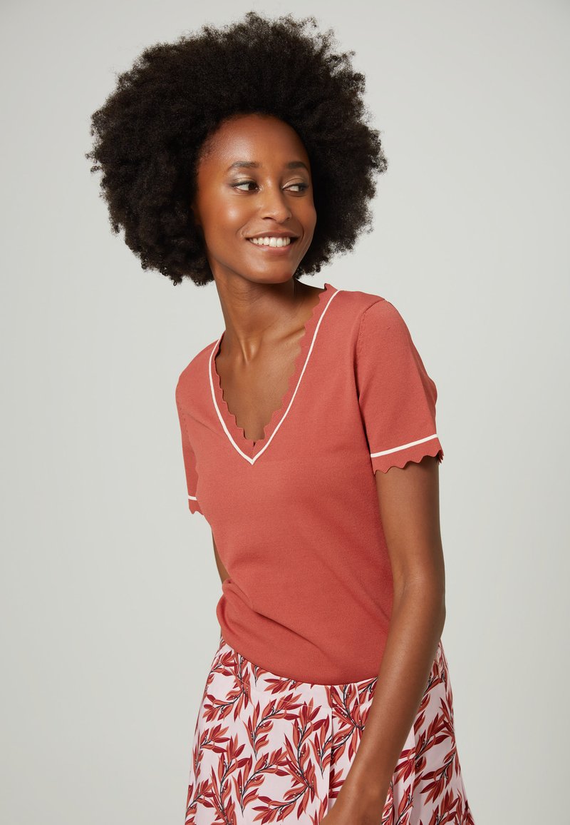 4funkyflavours RUBBERNECK - T-shirt con stampa - cognac/rosso - Zalando.it