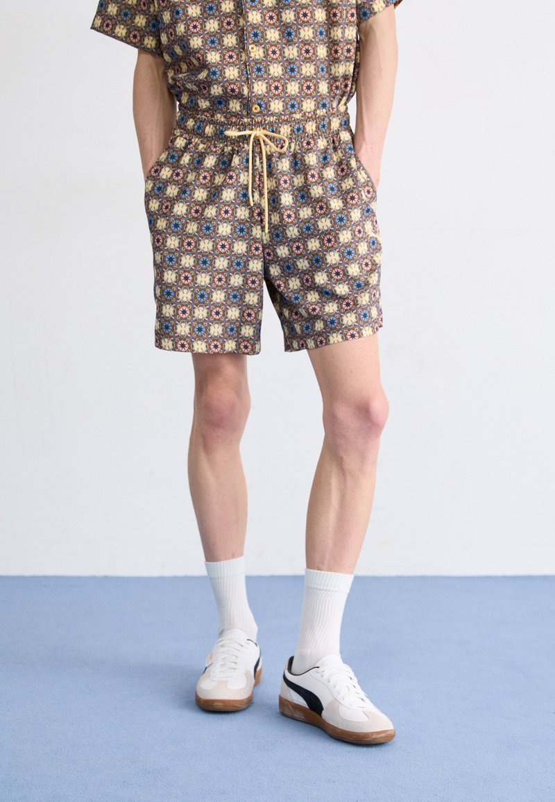 Puma CLASSICS NEW PREP - Shorts - brown mushroom/braun - Zalando