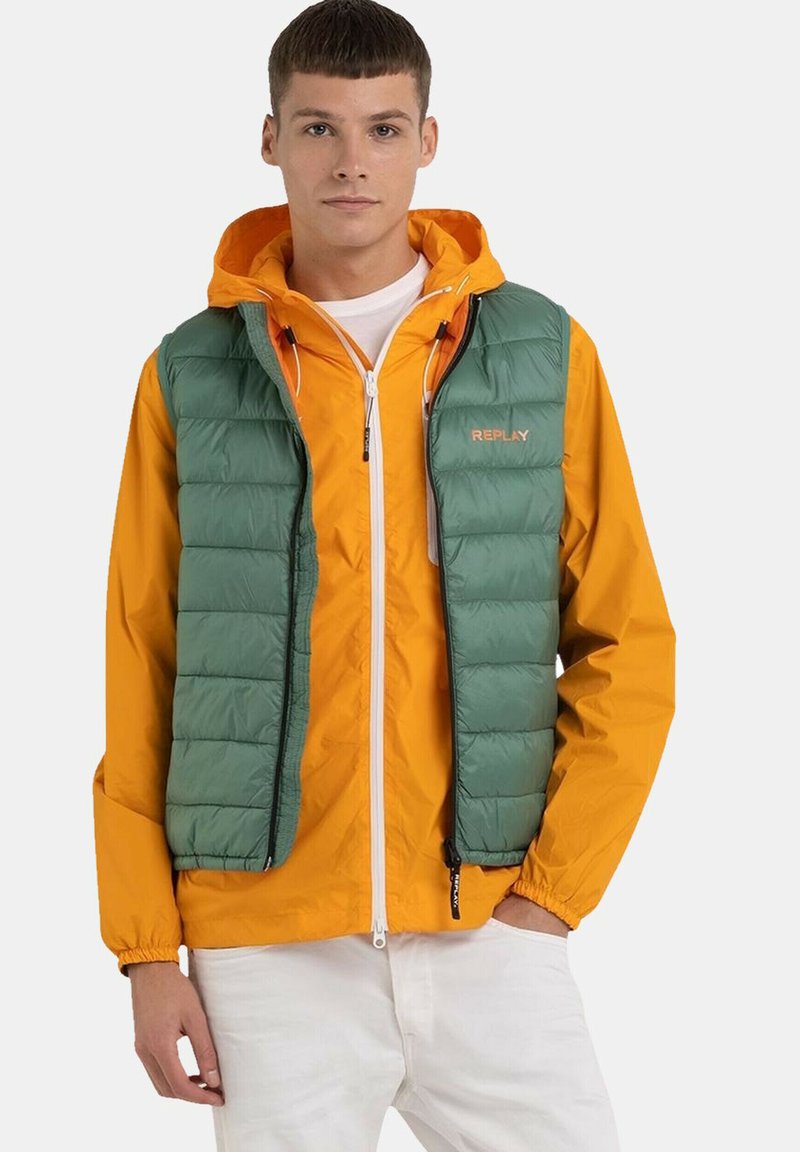 Replay UNI MIT SEITLICHEN EINGRIFFTASCH - Vest - grün/grøn - Zalando.dk