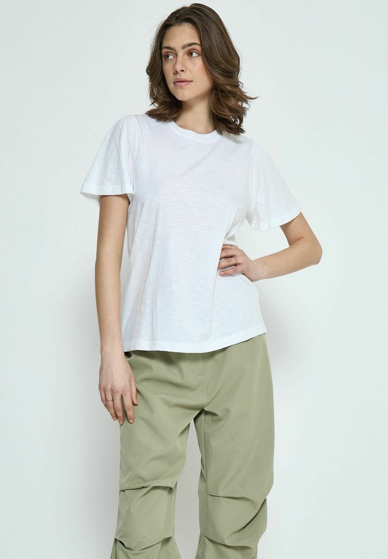 Minus PETULA - T-shirt basic/biały - Zalando.pl