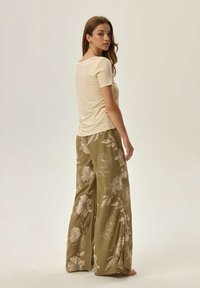Henderson FLEUR - Zestaw bielizny nocnej/oliwkowy - Zalando.pl
