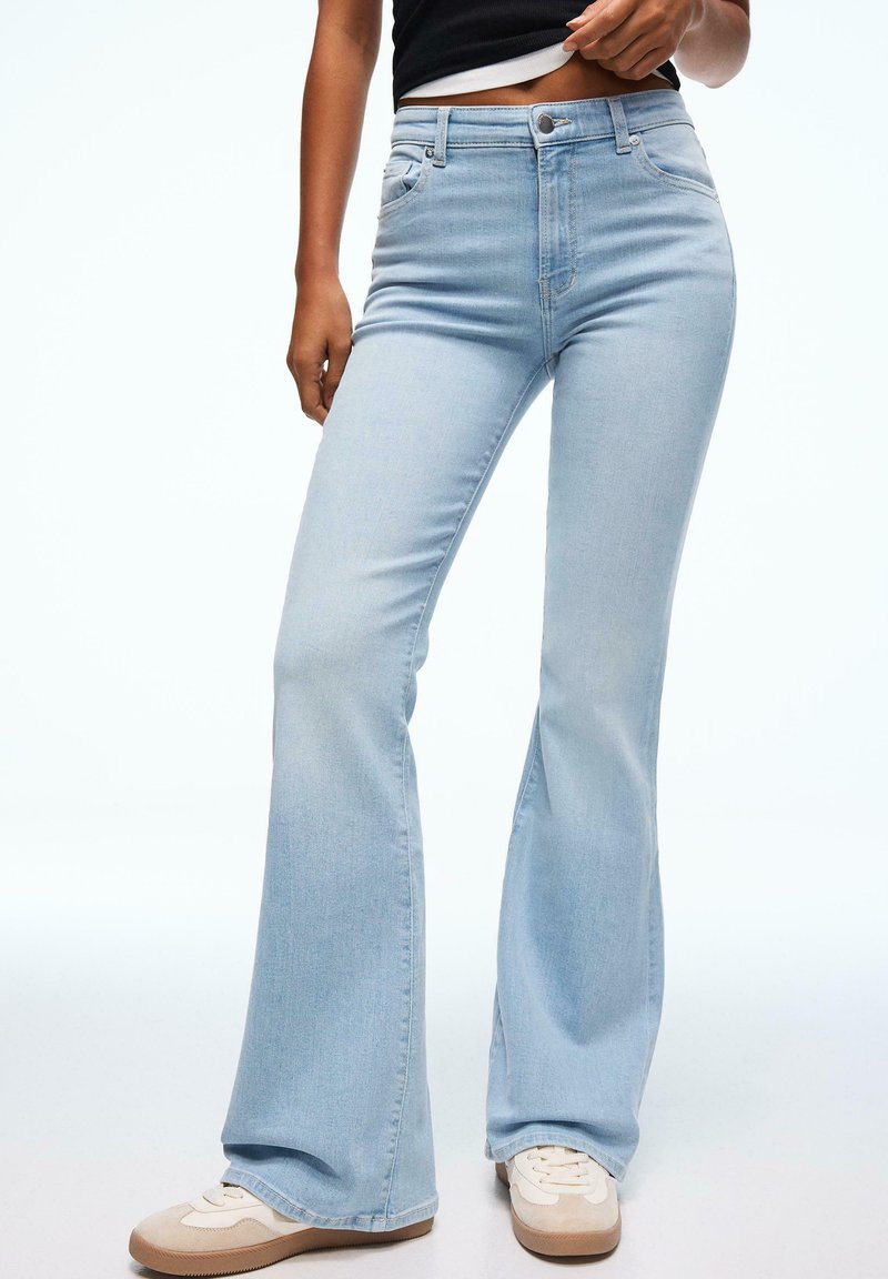 Bershka Flared jeans - light blue/ljusblå - Zalando.se