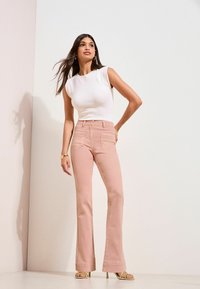 Friends Like These HIGH WAIST POCKET - Flared Jeans - new pink/pink ...