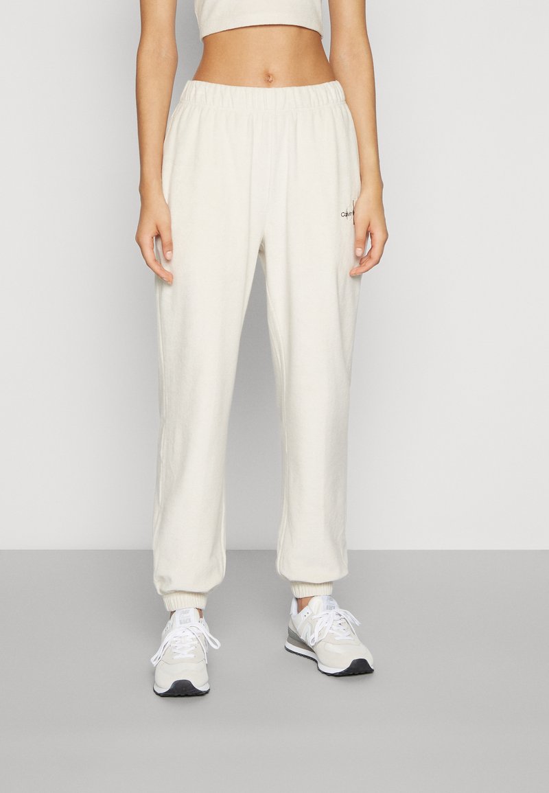 Calvin Klein Jeans MONOGRAM TOWELLING - Tracksuit bottoms - eggshell ...