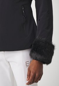 EA7 Emporio Armani KITZBUHEL TORAY - Laskettelutakki - black/musta - Zalando.fi