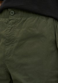 Next RELAXED FIT PARACHUTE - Pantalon cargo - khaki green/vert - ZALANDO.FR
