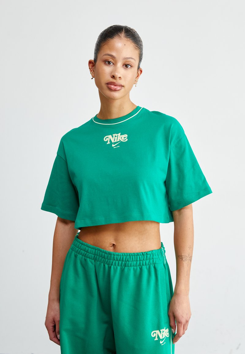 Nike Sportswear CROP TEE - T-shirt print - malachite/groen - Zalando.nl