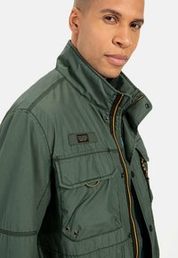 camel active Leichte Jacke - leaf green/dunkelgrün - Zalando.at