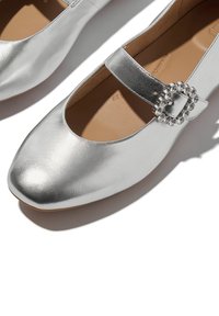 FitFlop MARY JANE DELICATO CRYSTAL-BUCKLE METALLIC - Ankle strap ballet ...