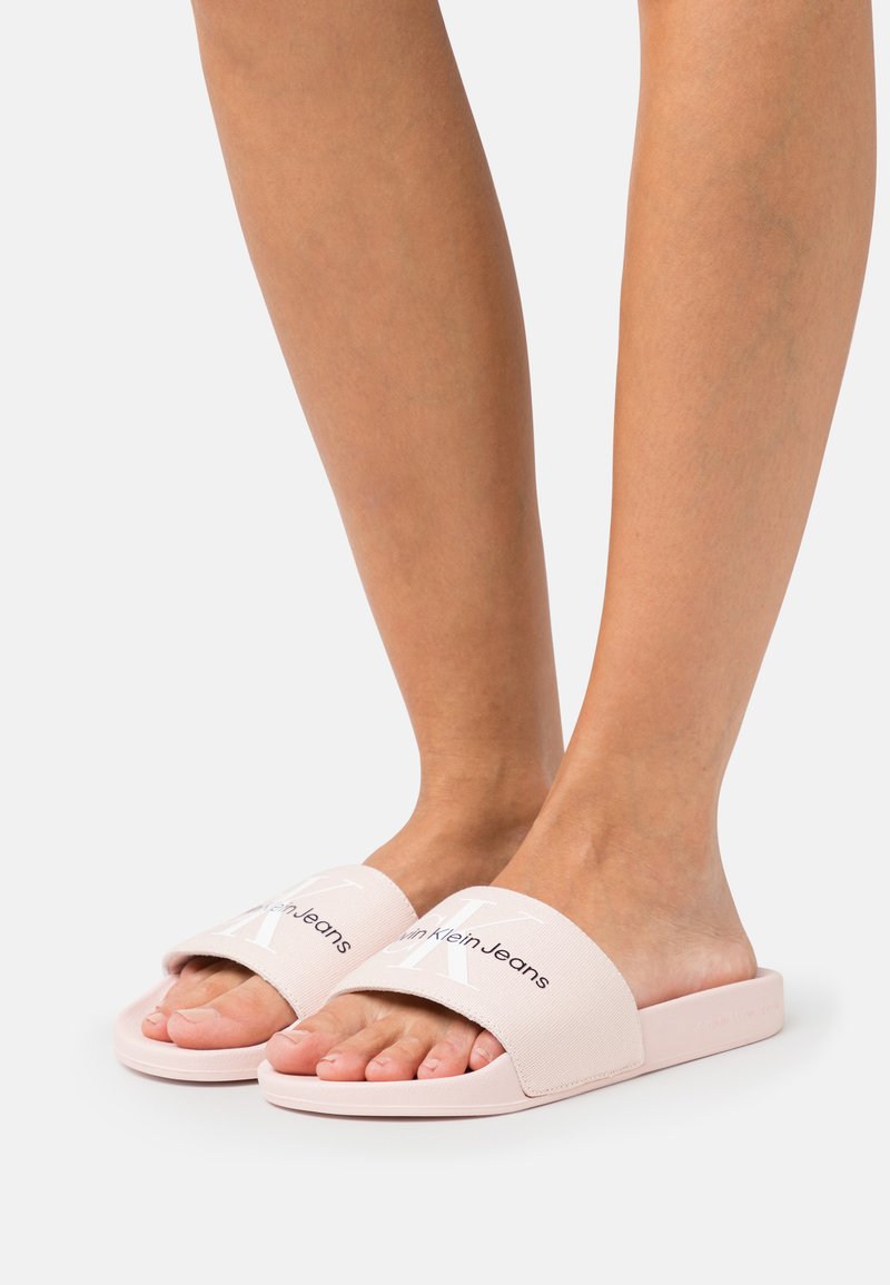 Calvin Klein Jeans SLIDE MONOGRAM - Slip-ins - peach blush/ljusrosa ...