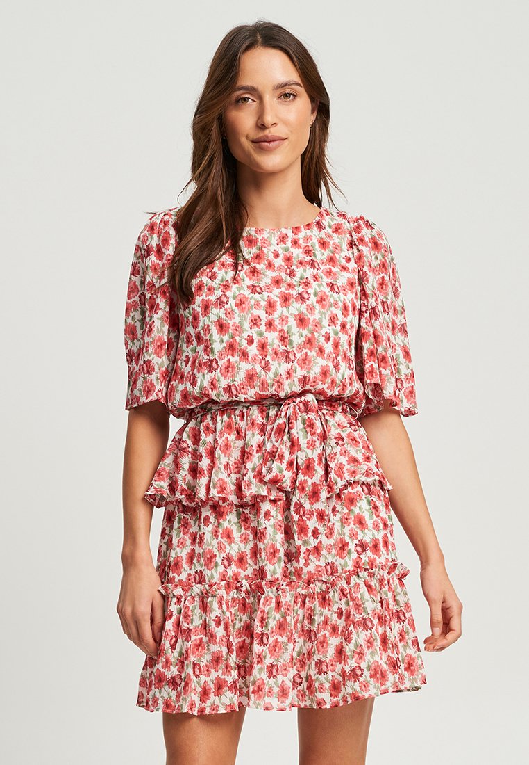 TUSSAH BRIANCA - Denní šaty - plisse blooms/bílá - Zalando.cz
