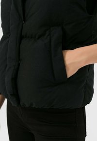 Daniel Hills REGULAR FIT - Weste - black/schwarz - Zalando.at