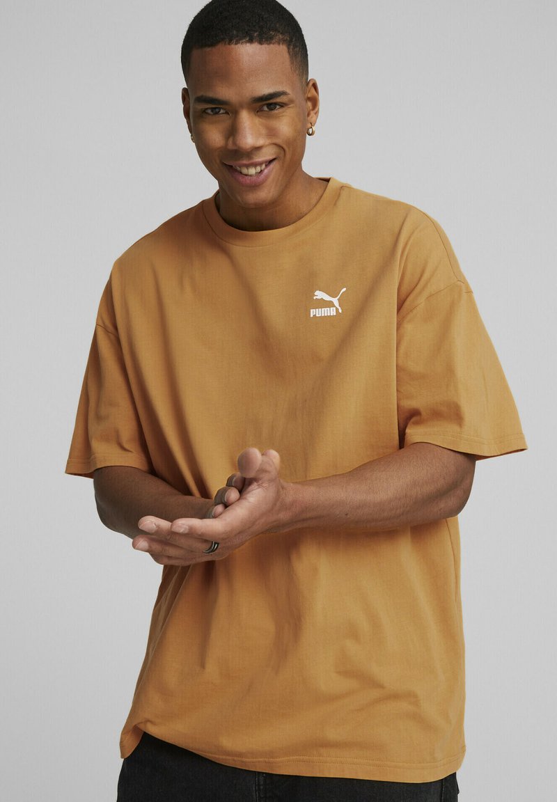 Puma CLASSICS - T-shirt basique - desert clay/beige - ZALANDO.BE