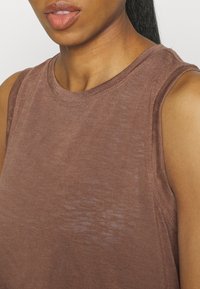 Athleta BREEZY TANK - Top - rustic beige/beige - Zalando.es
