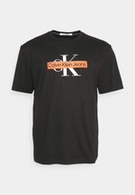 Calvin Klein Jeans Plus MONOLOGO STENCIL TEE - Print T-shirt - black - Zalando.ie
