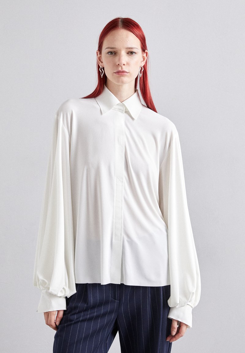 Norma Kamali FULL SLEEVE COLLAR STAND - Button-down blouse - snow white ...