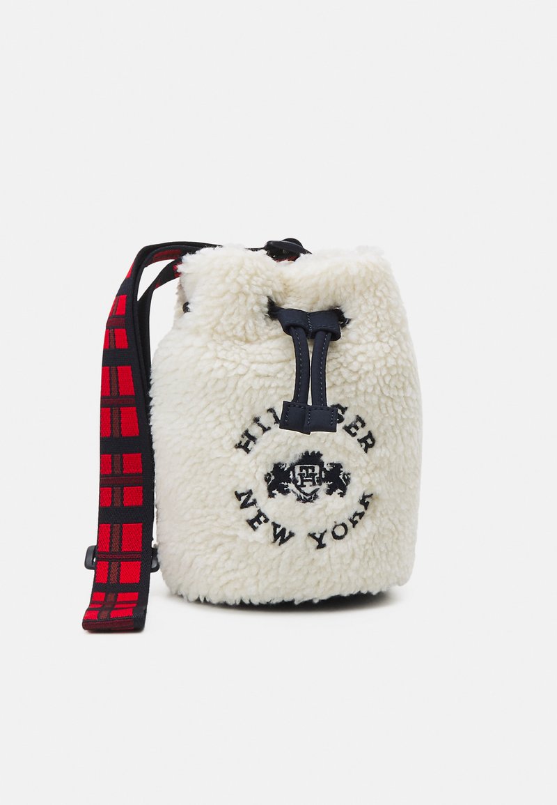 Tommy Hilfiger BUCKET BAGUNISEX - Umhängetasche - ancient white/weiß ...