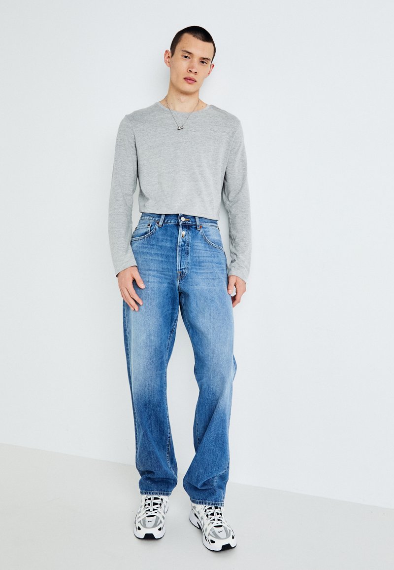 Replay PANTS - Relaxed fit jeans - medium blue/blue denim - Zalando.ie