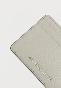 MICHAEL Michael Kors JET SET - Lompakko - quarry grey/vaaleanharmaa ...