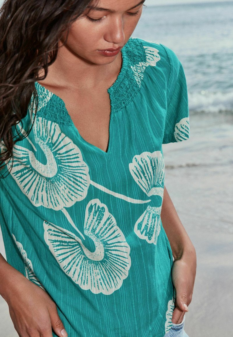 Next PETITE FIT - SHORT SLEEVE NOTCH NECK SHIRRED BUBBLEHEM - Bluză ...