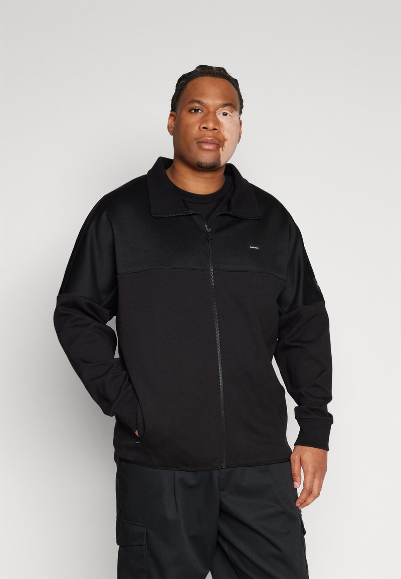 Calvin Klein MIX MEDIA INTERLOCK JACKET - Chaqueta fina - black/negro ...