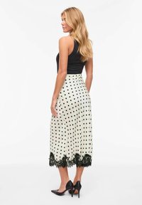 VILA VIDOTA - A-line skirt - birch/white - Zalando