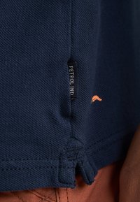 Petrol Industries PIQUÉ POLO ESCAPE - Polo - navy blue/azul marino ...