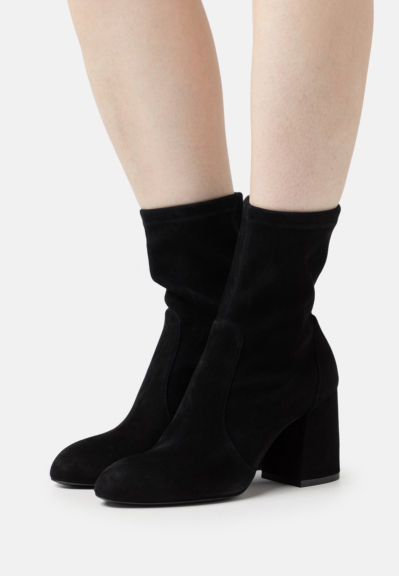 Stuart Weitzman FLAREBLOCK STRETCH BOOTIE - Classic ankle boots - black ...