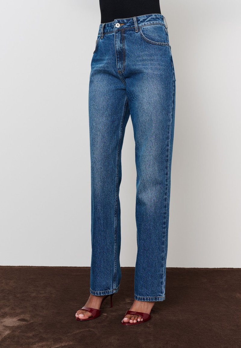 LA MANIA PAMELA - Jeansy Straight Leg/niebieski - Zalando.pl