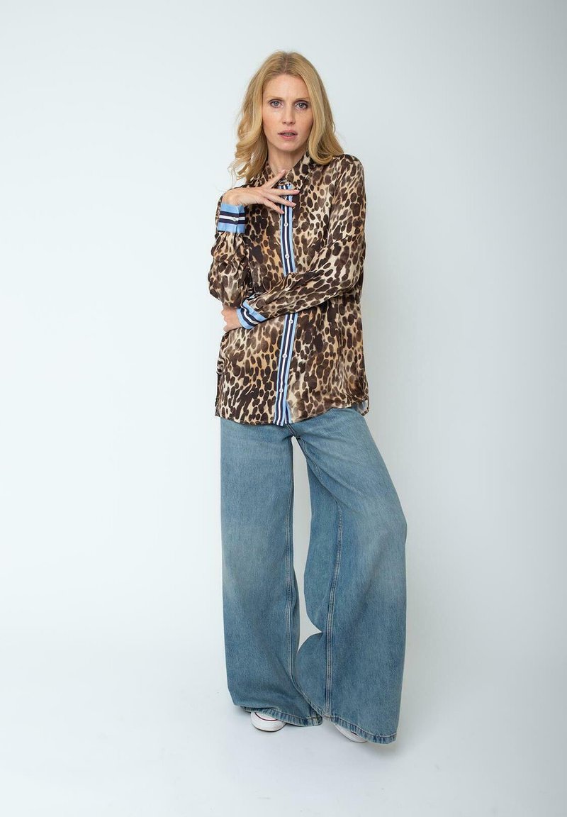 Emily van den Bergh Hemdbluse - leo/braun - Zalando.at