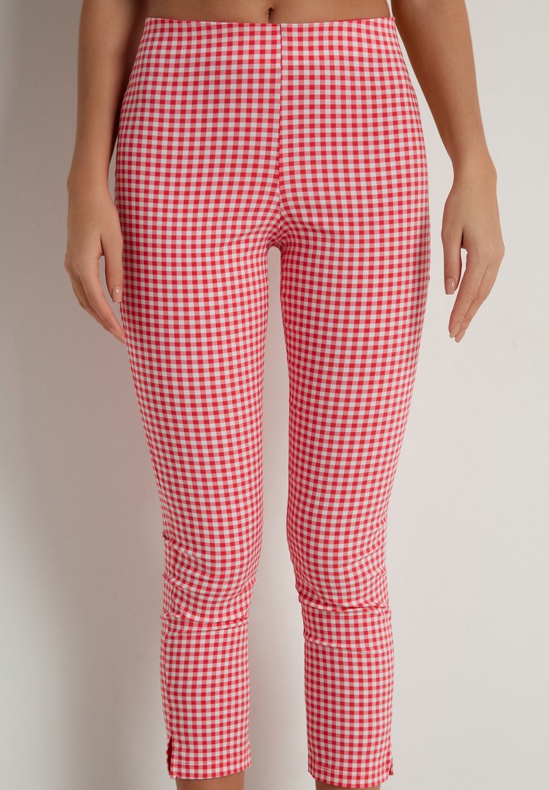 Tezenis BEDRUCKTE CAPRI - Leggings - Hosen - strawberry red gingham ...