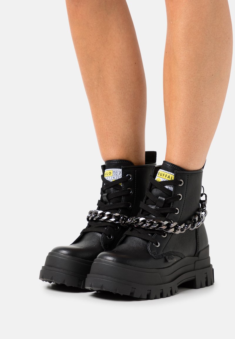 Buffalo ASPHA RLD CHAIN - Plateaustiefelette - black/silver/schwarz ...