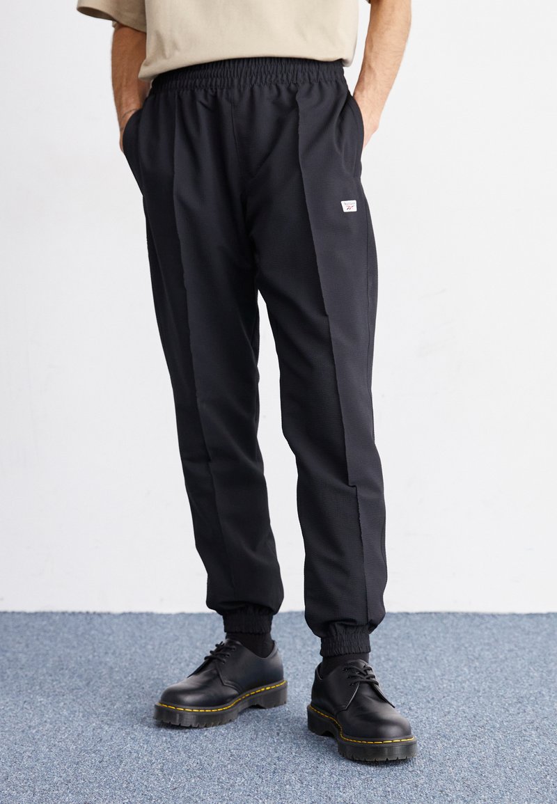 Reebok Classic COURT PANT - Træningsbukser - black/sort - Zalando.dk