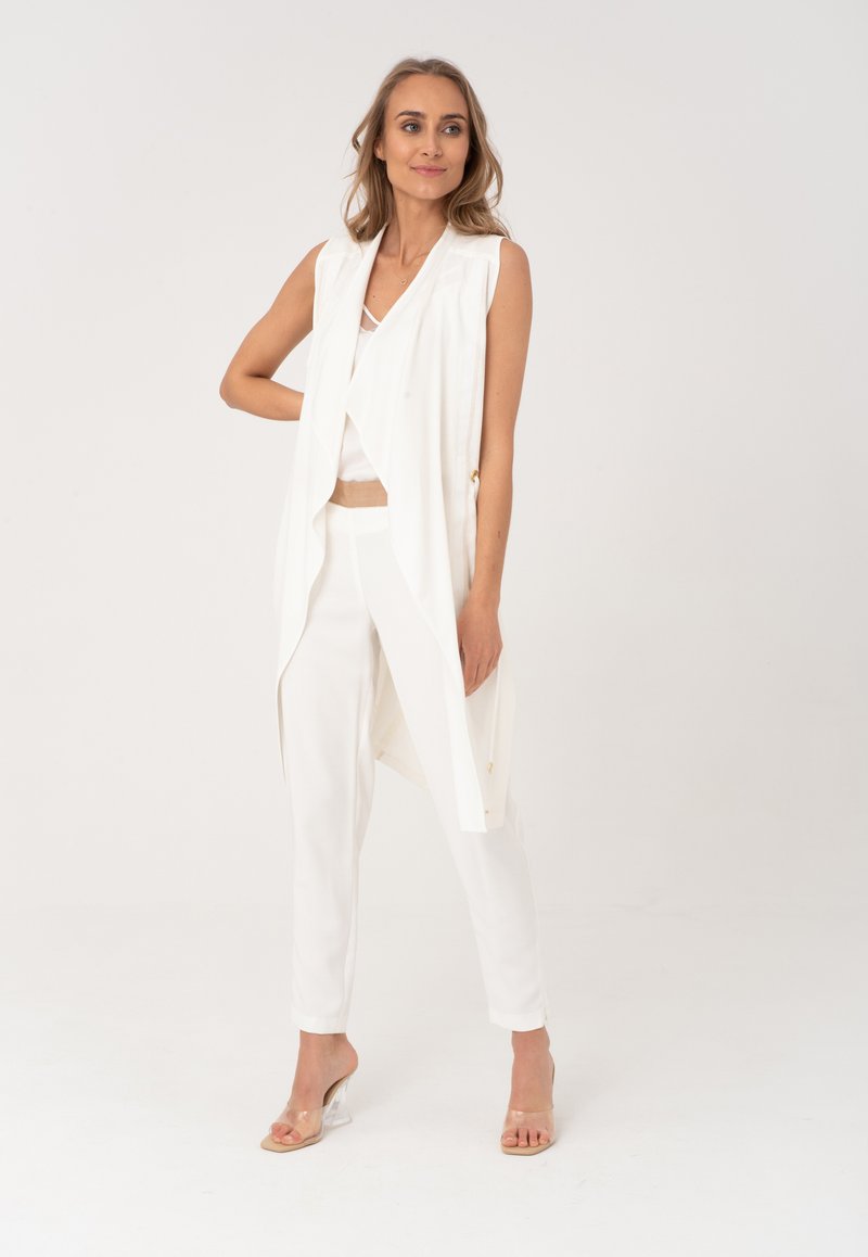 Anataka CARRY - Weste - Ecru/weiß - Zalando.at