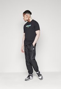 Nike Sportswear TEE SPRING BREAK - T-Shirt print - black/schwarz ...