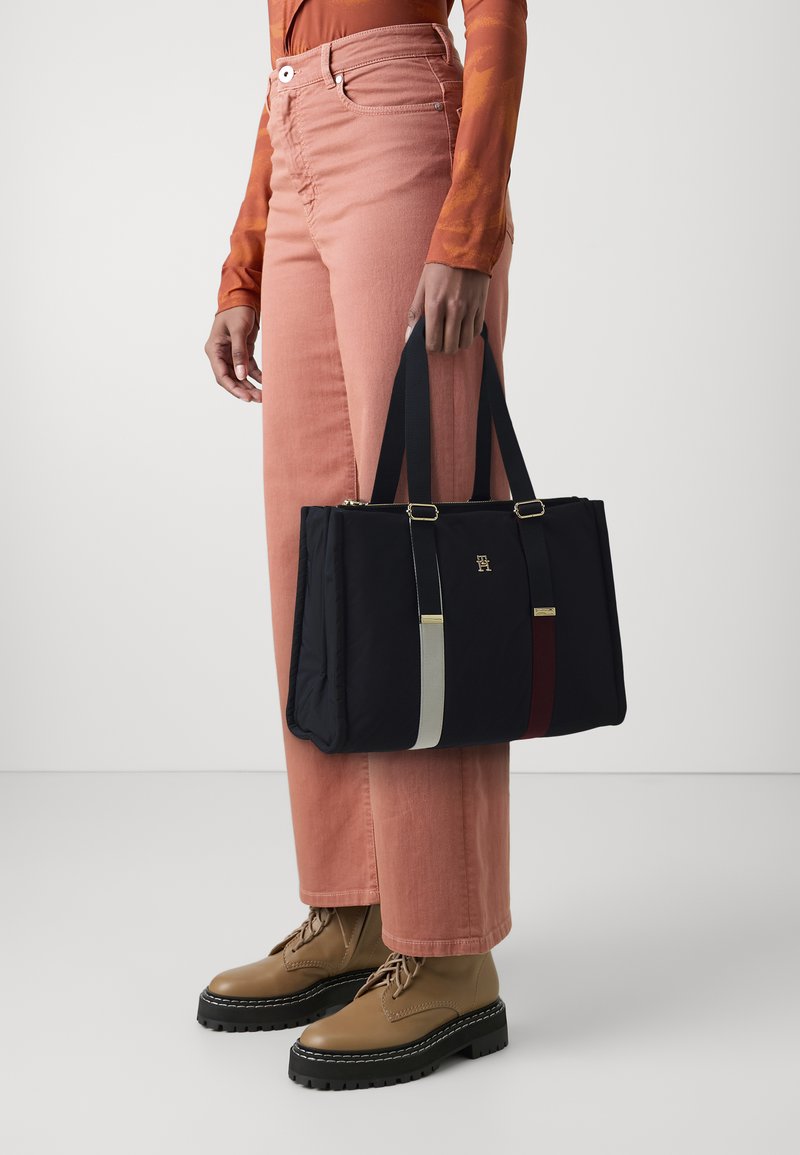 Tommy Hilfiger REVAMP TOTE - Handtas - space blue/donkerblauw - Zalando.nl