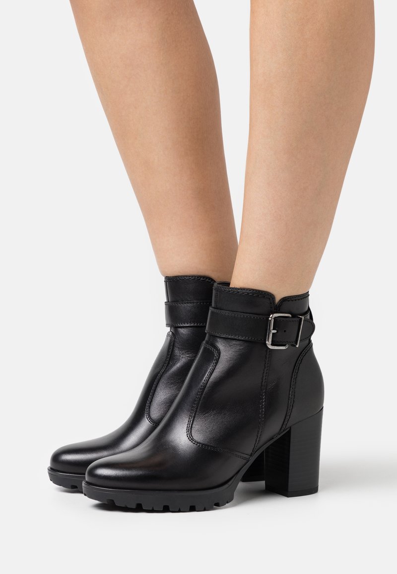 Pier One LEATHER - Botines bajos - black/negro - Zalando.es