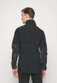 Umbro PRO TRAINING SHOWER JACKET - Chaqueta outdoor - black/periscope ...