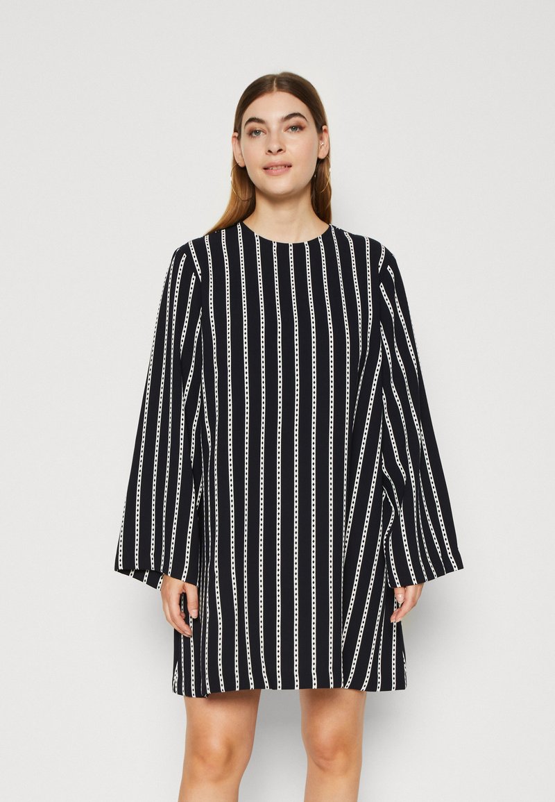 Tommy Hilfiger Curve ARGYLE STRIPE SHIFT DRESS - Freizeitkleid - desert ...