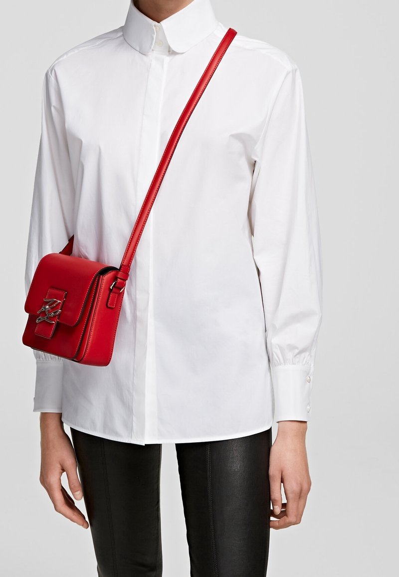 KARL LAGERFELD Bandolera - red/rojo - (Segunda mano) - Zalando.es