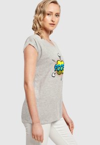 Merchcode POOF COMIC EXTENDED SHOULDER - T-Shirt print - heather grey ...