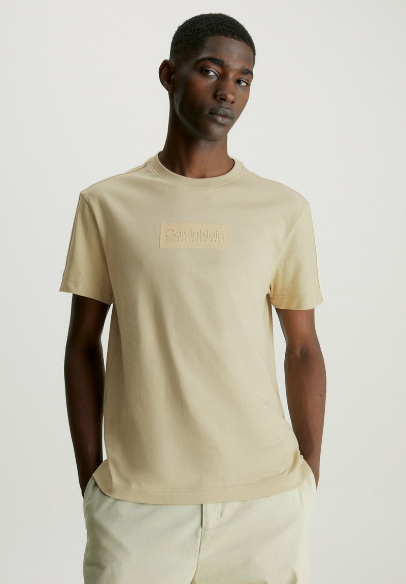 Calvin Klein RAISED LOGO - Print T-shirt - eucalyptus/green - Zalando