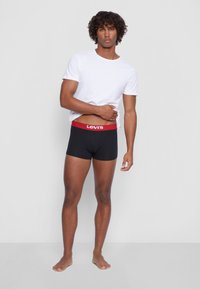Levi's® MEN SOLID BASIC TRUNK 2 PACK - Onderbroeken - black/red/grijs - Zalando.nl