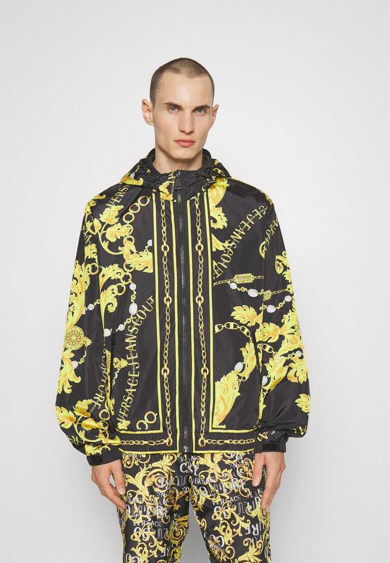 Versace Jeans Couture CHAIN BAROQUE - Leichte Jacke - black/gold ...