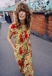 King Louie AMY RICO - Jumpsuit - fire red/red - Zalando