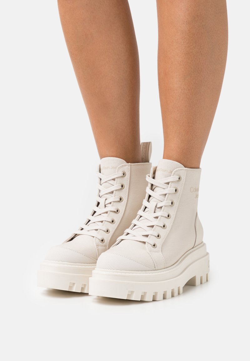 Calvin Klein Jeans LACEUP BOOT - Platform ankle boots - eggshell/off ...