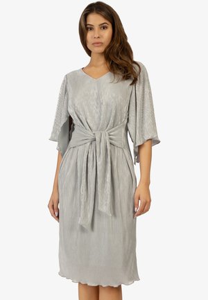 faina MIT GLANZGARN - Cocktailkleid/festliches Kleid - silber schwarz ...
